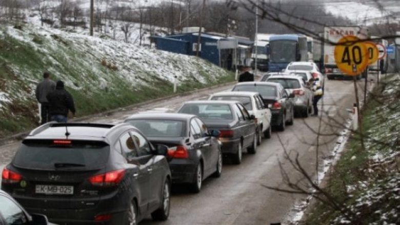 Ardhja e bashkatdhetarëve në Kosovë, krijohen kolona në vendkalimet ... Ardhja e bashkatdhetarëve në Kosovë, krijohen kolona në vendkalimet ...