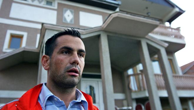 Kërkohet ndërprerja e paraburgimit për Enver Sekiraqën, ai premton se ...