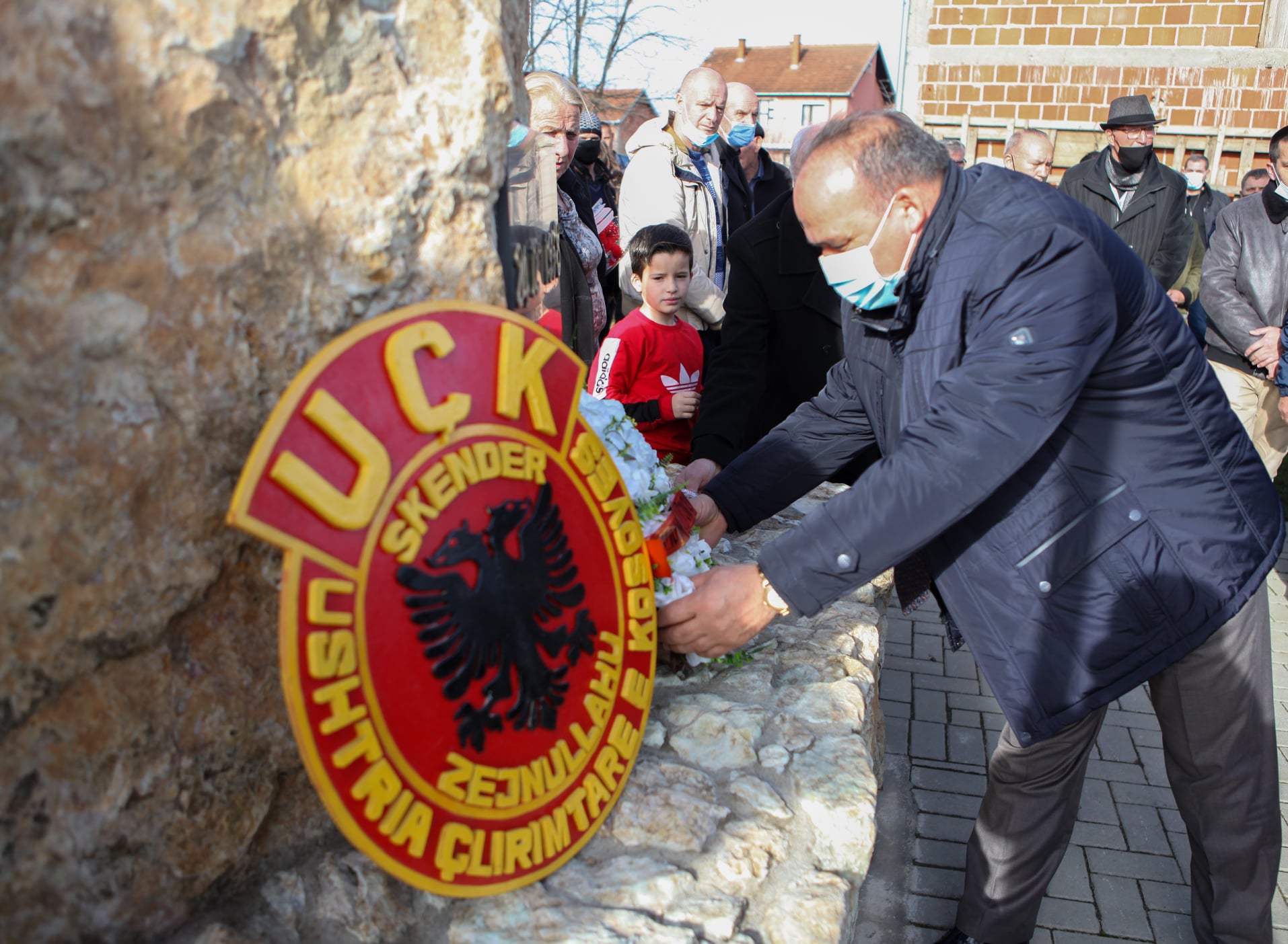 22-vjetori i Betejës së Llapashticës, zbulohet emblema e UÇK-së ...