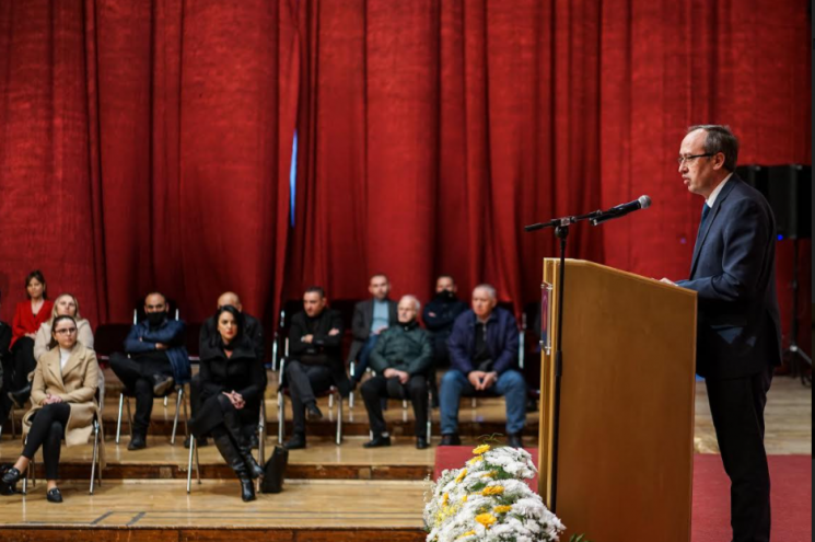 Hoti: Familja Jashari bashkë me UÇK-në e bëri luftën e saj të lavdishme Hoti: Familja Jashari bashkë me UÇK-në e bëri luftën e saj të lavdishme