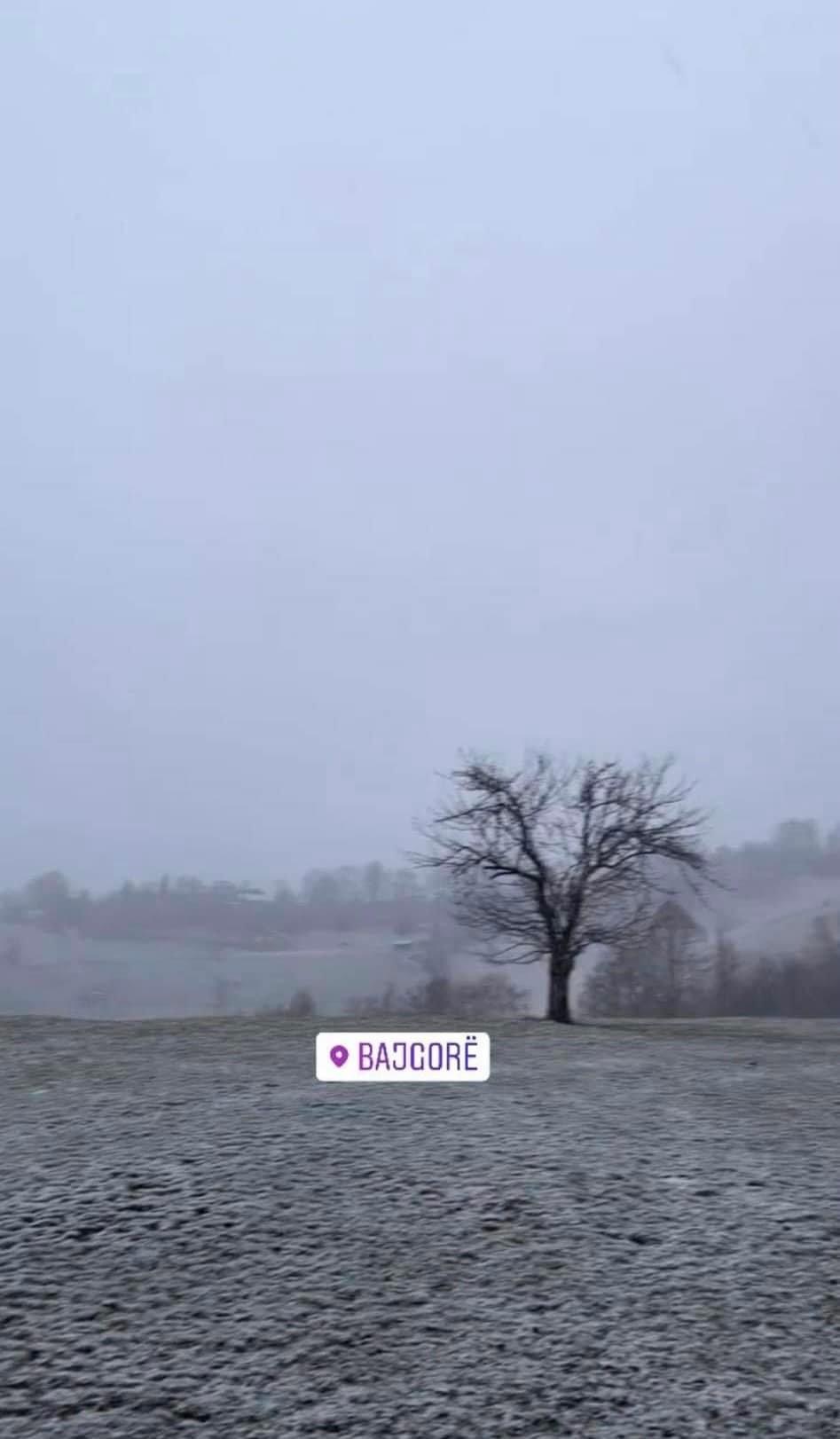 Bie borë në Bajgorë (PAMJE)