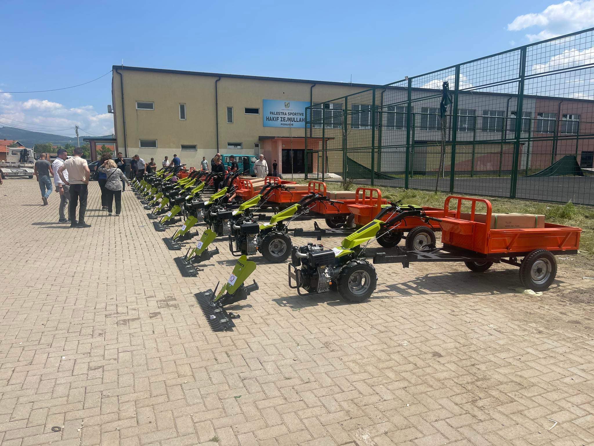 Podujevë: Shpërndahen motokultivatorë me frezë, kosë dhe rimorkio